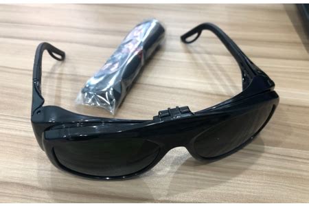 Kính Bảo Hộ Shade 5 017033 Hypertherm