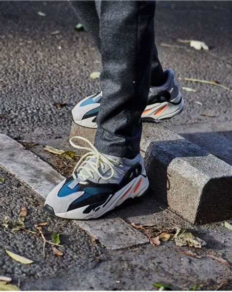 Épinglé Sur Photographie En 2024 Daim Bleu Yeezy Adidas