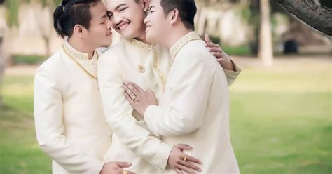 I Do I Do I Do Three Men Tie The Knot In Thailand To Become The World S First Wedded