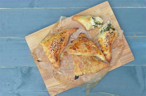 Слойка с творогом шпинатом и щавелем рецепт Даша Малахова Кулинарио