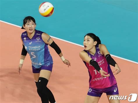 사진 수비하는 흥국생명 김연경 머니S