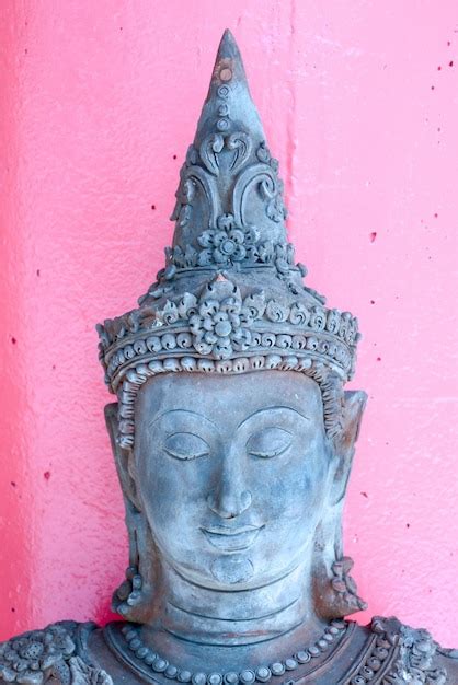 Premium Photo Classic Oriental Statue