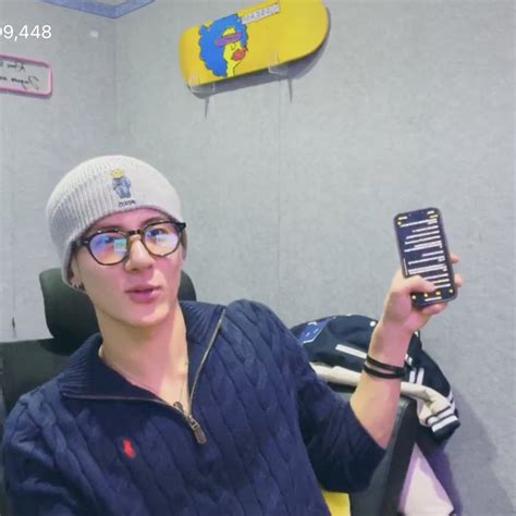 단 On Twitter ㅆㅂ 미국에서 재밌는 일 있으면 얘기해줘야지 하고 다 적어놨대