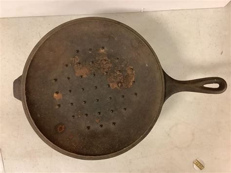 Lot Vintage Cast Iron Skillet Marked 8 Cf D And Lid With Basting Spikes Skillet Measures 10