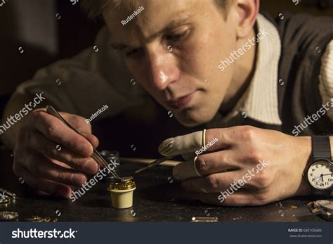 4293 钟表匠人 图片、库存照片和矢量图 Shutterstock