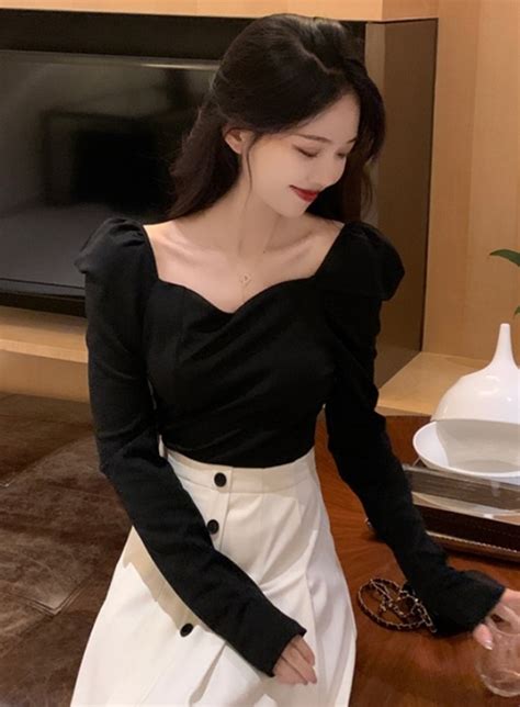 에이퍼플 퍼프소매 스퀘어넥 슬림핏 셔츠 블라우스 여친룩 데이트룩