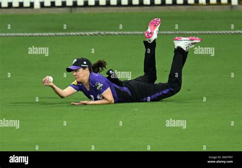 Molly Strano Of The Hurricanes Takes Catch To Dismiss Heather Knight Of