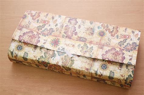 Как упаковать коробку в бумагу как правильно завернуть коробку в бумагу Подарки своими