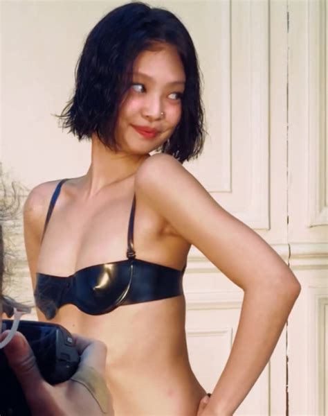김짤닷컴 인간샤넬 제니