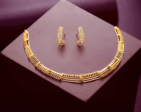 How To Choose The Right Gold Earring And Necklace Set