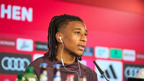 Bayern Neuzugang Michael Olise Mit Kuriosem Auftritt