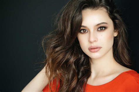 What Color Lipstick To Wear With Red Dress