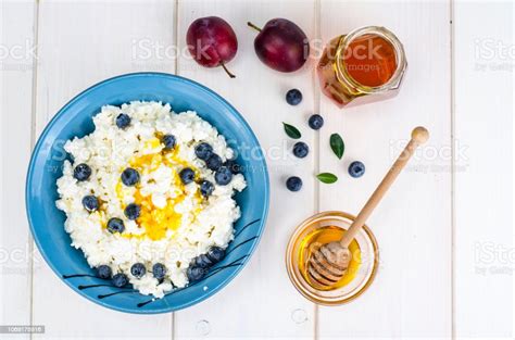 식이 식품 생활 용품입니다 신선한 딸기와 꿀 코 티 지 치즈 0명에 대한 스톡 사진 및 기타 이미지 0명 건강한 식생활 과일 Istock