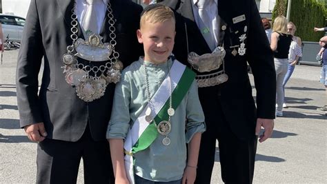 Anton Thielmann Krönt Sich Zum Kinderkönig Von Meggen