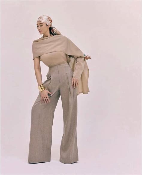 김혜수 격이 다른 패션의 멋 스카프 한장으로 끝낸 톤온톤 미니멀룩 뷰티는 내운명