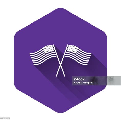 흰색 두 긴 그림자로 고립 된 미국의 흔들리는 깃발 아이콘을 교차 미국의 국기입니다 미국 국기 독립 기념일 보라색 육각 버튼 벡터 일러스트레이션 4에 대한 스톡 벡터 아트