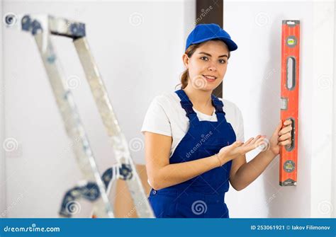 Woman Builder Using Building Level Measures The Vertical Of Wall Stock