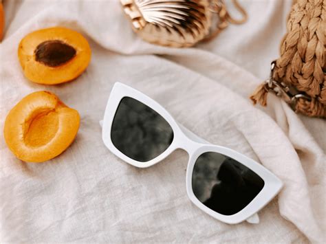 Why Wayfarer Sunglasses Are A Classic Sunglass Style