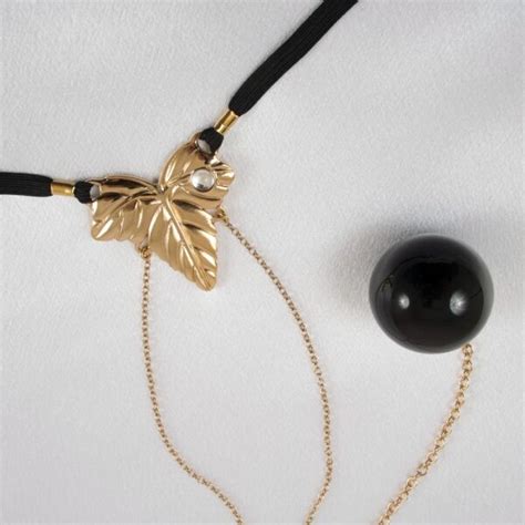 Ball for sexual stimulation in gold jewel thong Sylvie Monthulé
