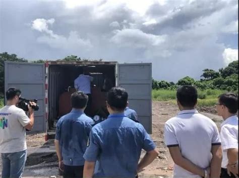 山脚边停着的无主货车内竟藏2 3吨 私油 警方呼吁涉案人员尽快投案自首