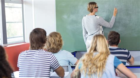 Bursă Medicală Pentru Elevi Se Dau 300 De Lei Pe Lună Cine Poate