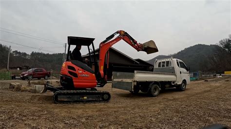 포크레인 굴삭기 1톤포터에 상하차 하기 구보다 미니굴삭기 U20s Youtube