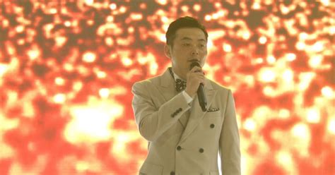 포토 슈퍼인플루언서 시즌3 스페셜에디션 인 다낭서 인사말하는 나레스트엔터테인먼트 박서준 대표