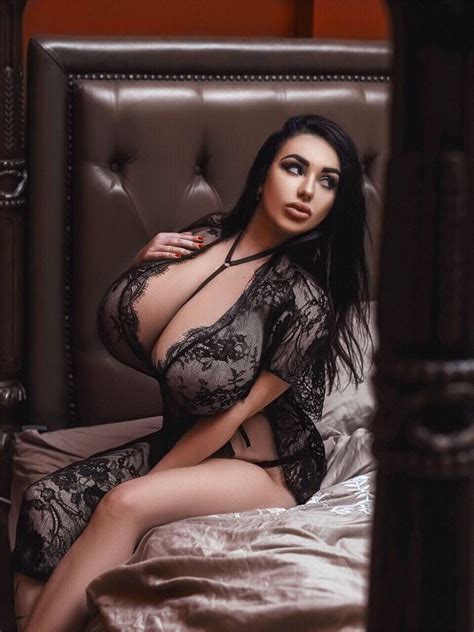 Hobbojoe Anastasiya Berthier Pin