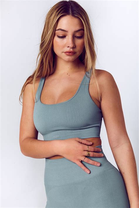 Madelyn Cline Sexy Hot Celebs Home