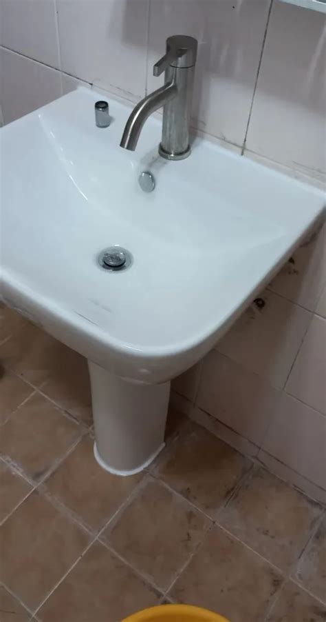 오래된 화장실변기와 세면대를 급하게 교체해야되서 숨고를 통해 고수님을 알게되어 합리적으로 깨끗하게 교체할 수 있어서 감사해요 숨고 숨은고수