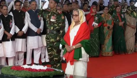 বঙ্গবন্ধুর প্রতিকৃতিতে প্রধানমন্ত্রীর শ্রদ্ধা নিবেদন