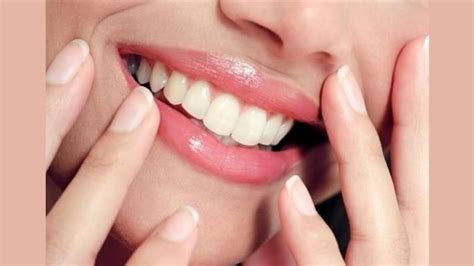 ఎంత పసుపు పచ్చని దంతాలైనా సరే ఇలా చేస్తే ముత్యాల్లా మెరవాల్సిందే How To Clean Yellow