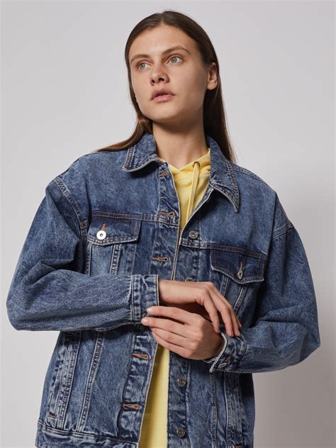 Джинсовая куртка оверсайз 222225d3w013 цвет Голубой артикул 222225d3w013 купить в интернет