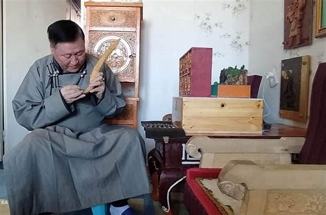 Уран зураг сийлбэрийн хос морьтой эмч