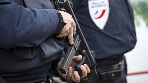 Удължават извънредното положение във Франция със 7 месеца Nova Bg