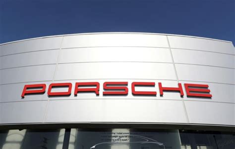 Дэлхийн хөрөнгийн зах зээл уналтад орж буй энэ үед Porsche олон нийтэд хувьцаагаа санал болгоно