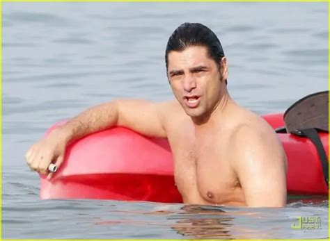 John Stamos Height How Tall Physique Photos Biography Neemtime