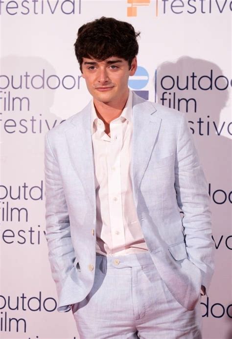 Noah Schnapp Schnapp Noah Girls Be Like