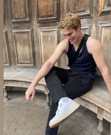 Pretty Men Beautiful Men Beautiful People Prince Henry Prom Inspiration Boys Don T Cry Man