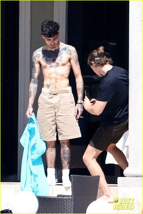 Full Sized Photo Of Zayn Malik Goes Shirtless In Miami 19 Zayn Malik