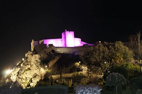 Notícias De Castelo De Vide Castelo De Marvão Iluminado De Cor De Rosa