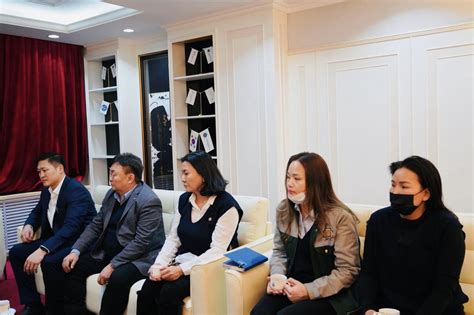 Баянгол ИТХ ИТХ ДАРГА БАЯНГОЛ ДҮҮРГИЙН ГАЗАР ЗОХИОН БАЙГУУЛАЛТЫН АЛБАНЫ ХАМТ ОЛНЫГ ХҮЛЭЭН АВЧ