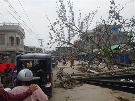 ရသေ့တောင်မြို့နယ် ဒုံးပိုက်ကျေးရွာ၌ မိုခါမုန်တိုင်းတိုက်ခတ်စဉ