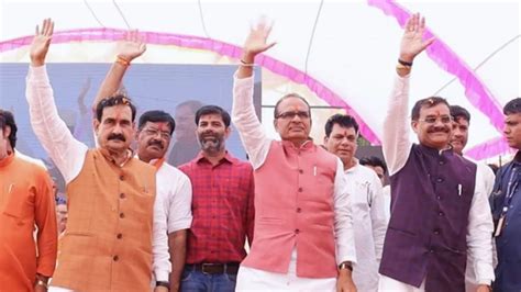 Madhya Pradesh Election 2023 पीतांबरा माई के आंगन में मुख्यमंत्री
