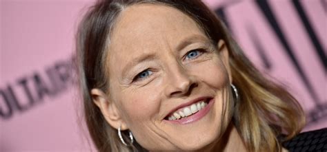 Jodie Foster 60 Without Makeup And In Simple Clothes Looks Half Her Age “im Enjoying My Age