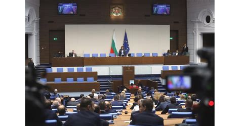 Депутатите избират шеф зам шеф секретар и членове на Комисията по досиетата