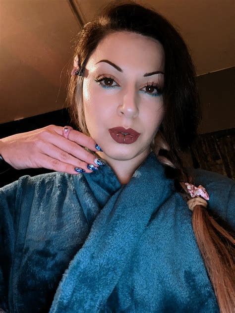 Miss Isobel Devi On Twitter The Face Of A Woman Who Is Not Bothered