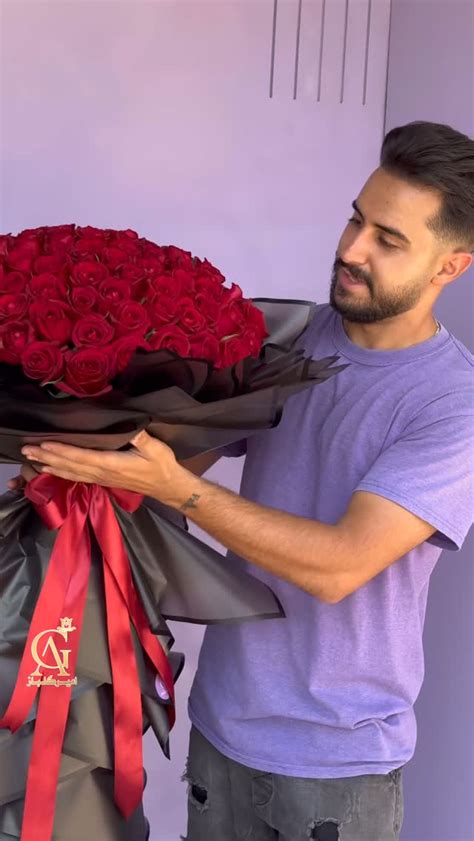 ‎امیرگلباز‎ ‎😍💙دسته گل ۴۰شاخه رز هلندی ابی درجه ۱ همراه با ژیپسوفیلا قطر کار ۷۰ ارتفاع ۱۲۰