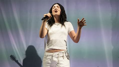 Lordes Surprise Glastonbury Performance Of Virgin Video