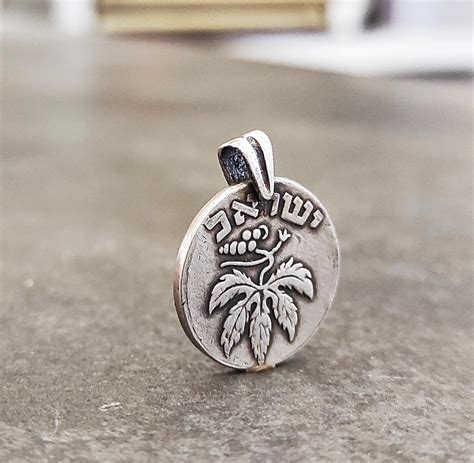 תליון משבעת המיניםתליון יין ישראלתליון ענבים לאשה לאישהתליון בורא פרי הגפןתליון גפן וענבים